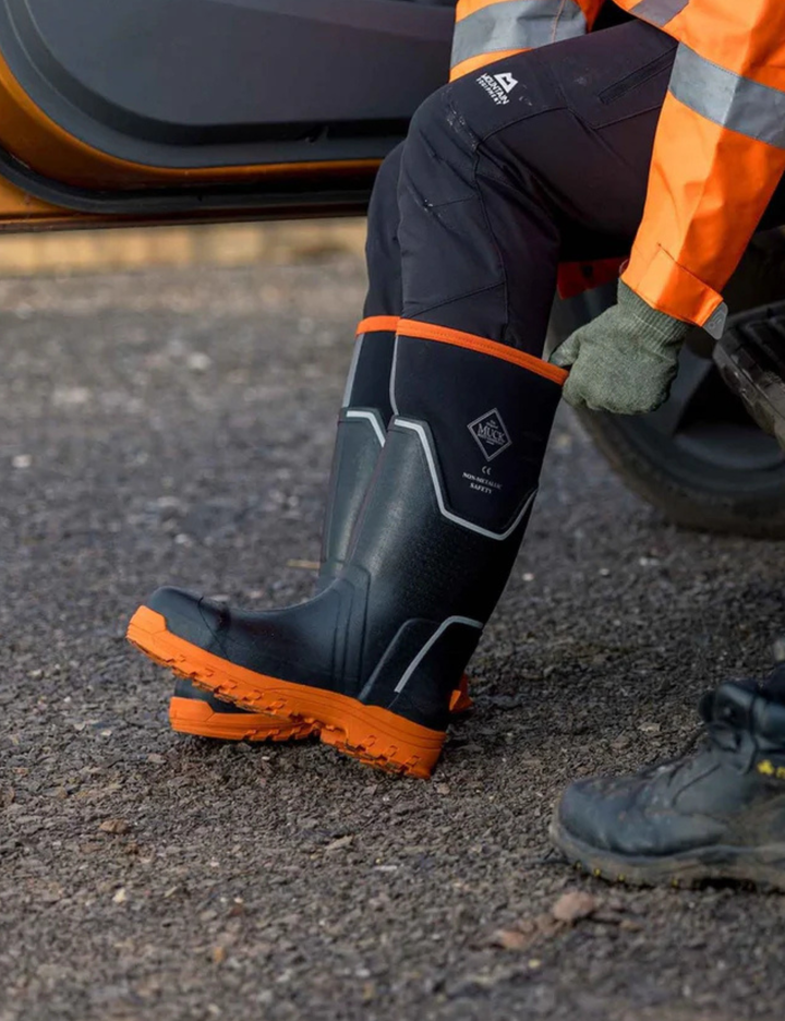 Muck Boot 4676 S5 Neoprene S5 Safety Wellington, Black-Orange – Ollyskins